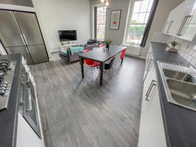 1 bedroom in a house share to rent