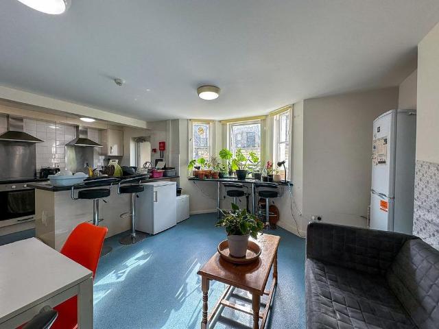 1 bedroom in a house share to rent