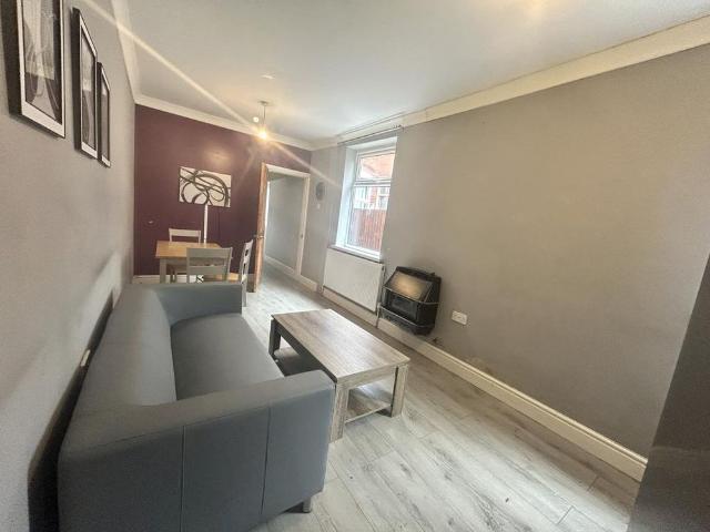1 bedroom in a house share to rent