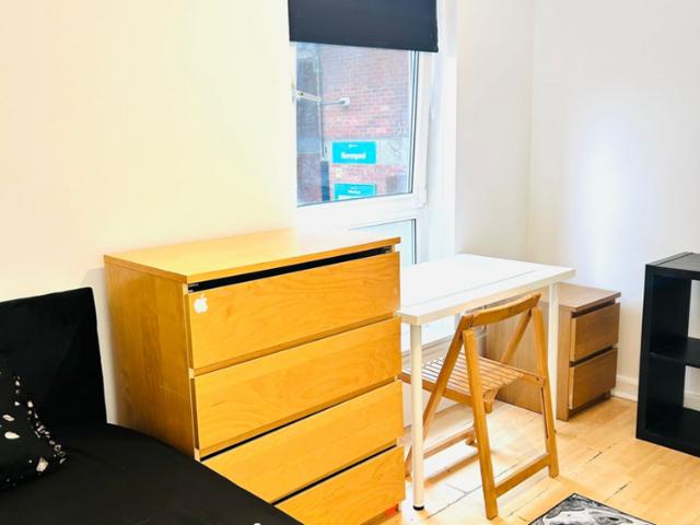 1 bedroom in a house share to rent