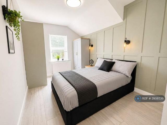 1 bedroom in a house share to rent