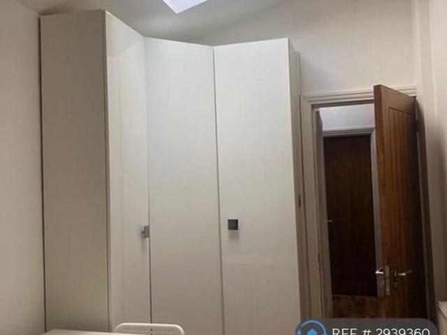 1 bedroom in a house share to rent