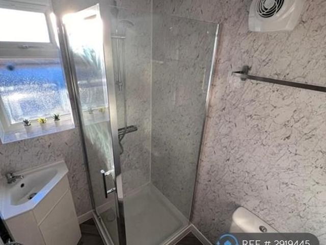 1 bedroom in a house share to rent