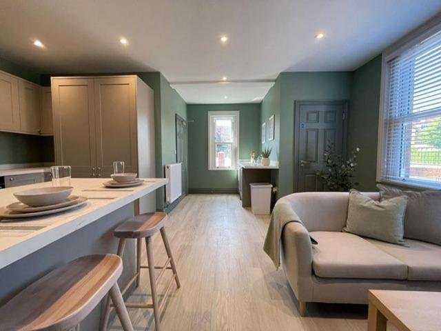 1 bedroom in a house share to rent