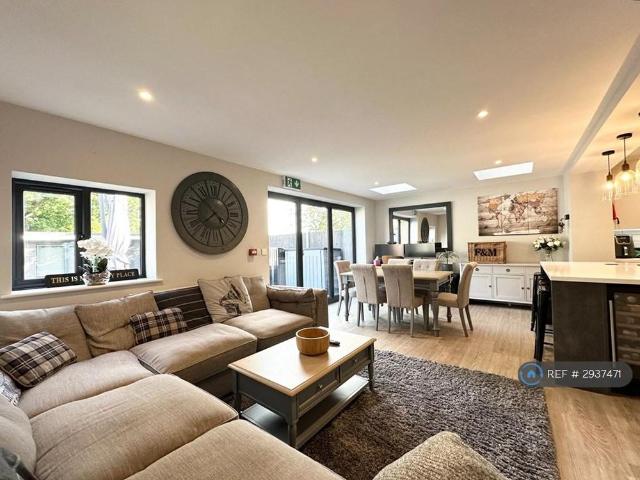 1 bedroom in a house share to rent