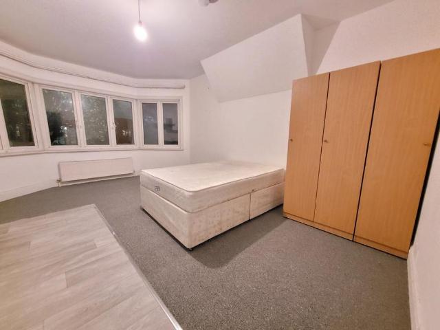 1 bedroom in a house share to rent