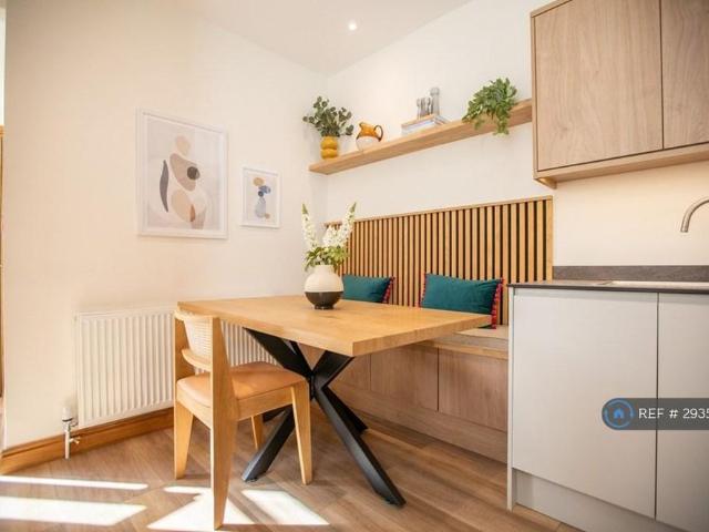 1 bedroom in a house share to rent