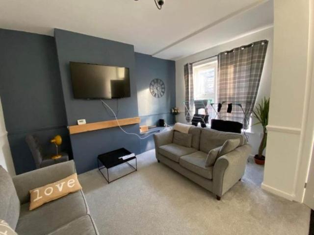 1 bedroom in a house share to rent