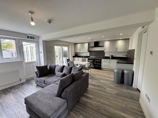 1 bedroom in a house share to rent