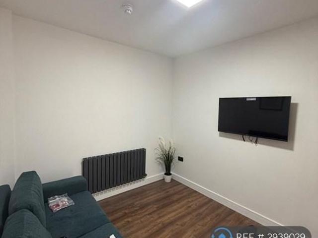 1 bedroom in a house share to rent