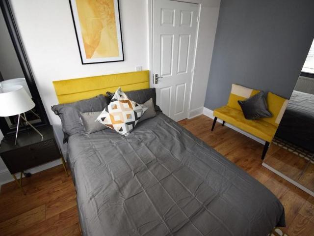 1 bedroom in a house share to rent