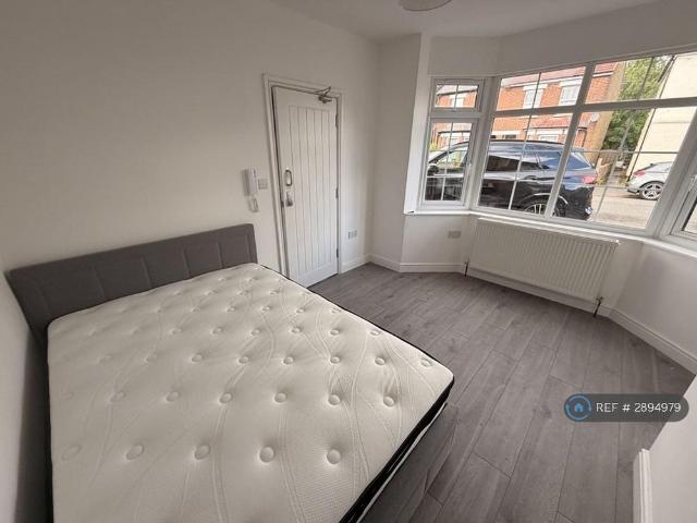 1 bedroom in a house share to rent