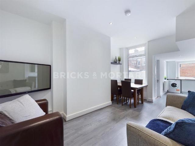 1 bedroom in a house share to rent