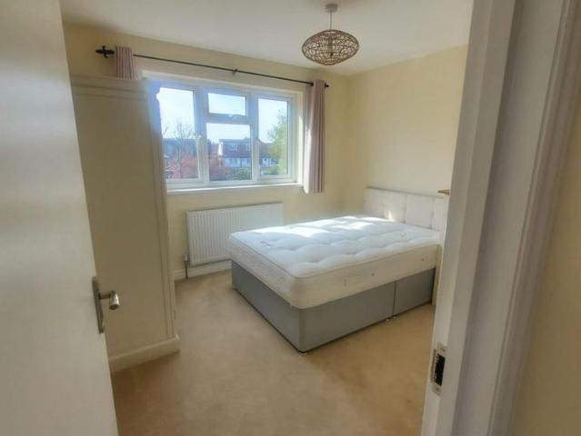 1 bedroom in a house share to rent