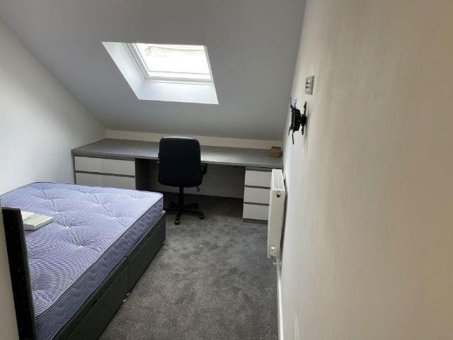 1 bedroom in a house share to rent