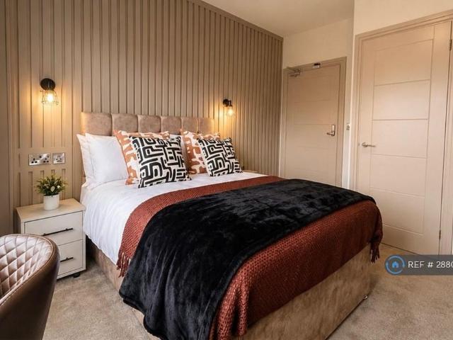 1 bedroom in a house share to rent