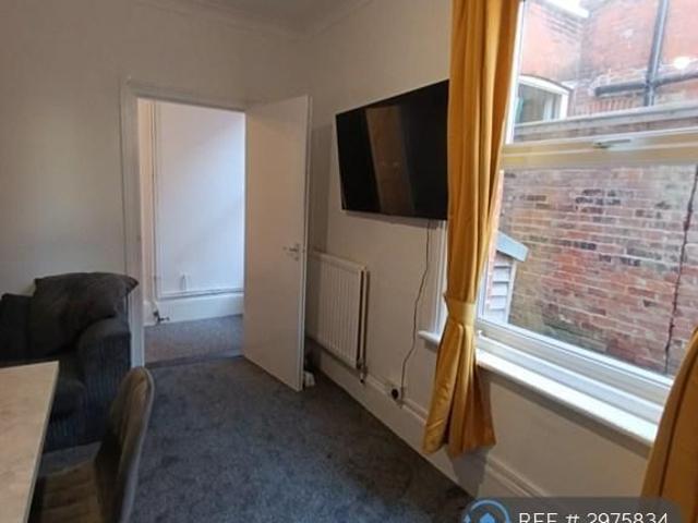 1 bedroom in a house share to rent