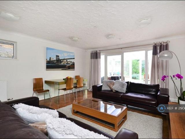 1 bedroom in a house share to rent