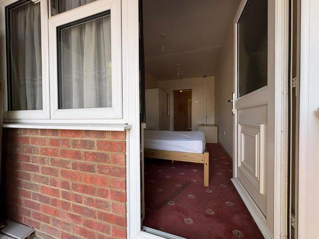 1 bedroom in a house share to rent