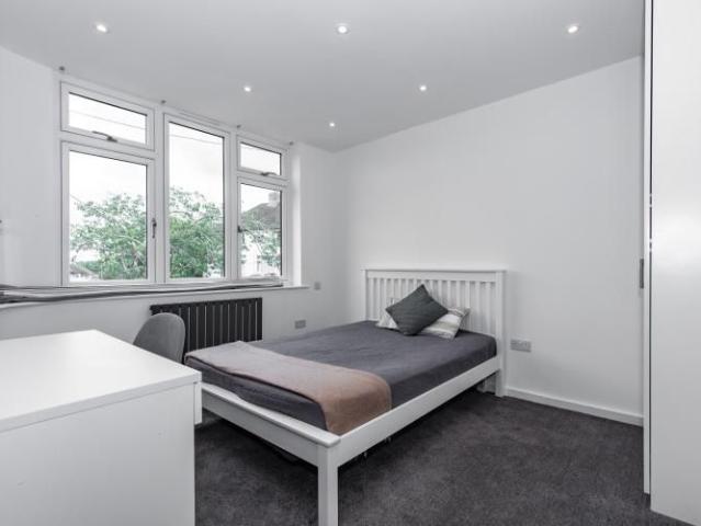 1 bedroom in a house share to rent