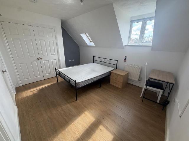 1 bedroom in a house share to rent