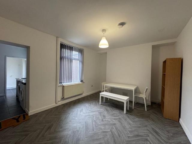 1 bedroom in a house share to rent