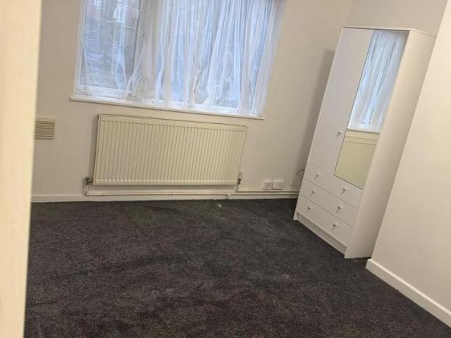 1 bedroom in a house share to rent