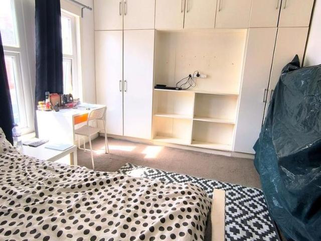 1 bedroom in a house share to rent