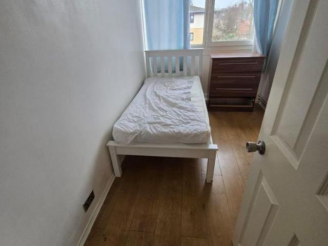 1 bedroom in a house share to rent