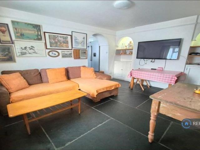 1 bedroom in a house share to rent