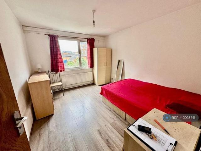 1 bedroom in a house share to rent