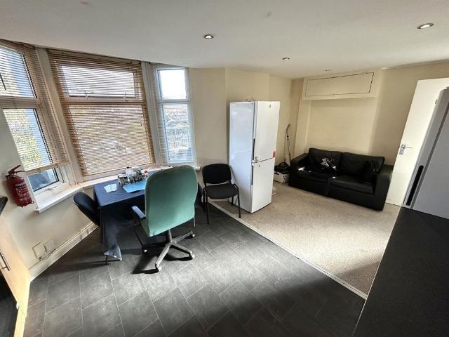 1 bedroom in a house share to rent