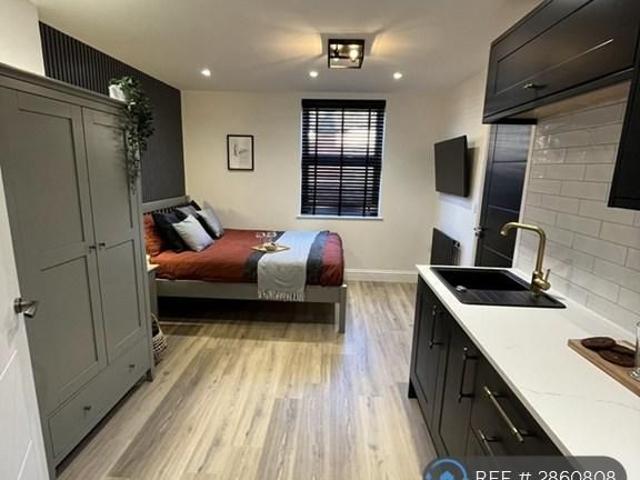 1 bedroom in a house share to rent