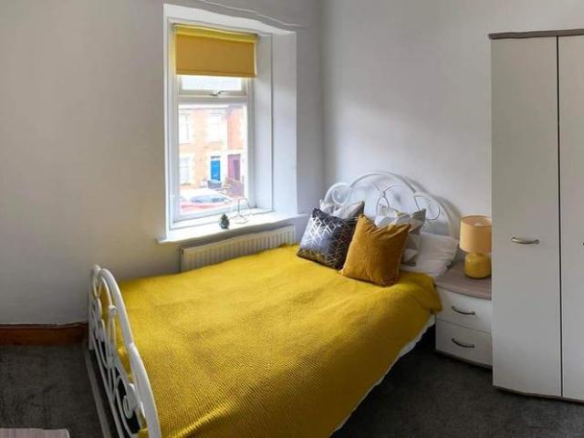 1 bedroom in a house share to rent
