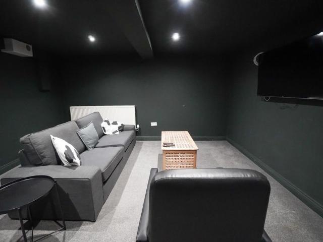 1 bedroom in a house share to rent