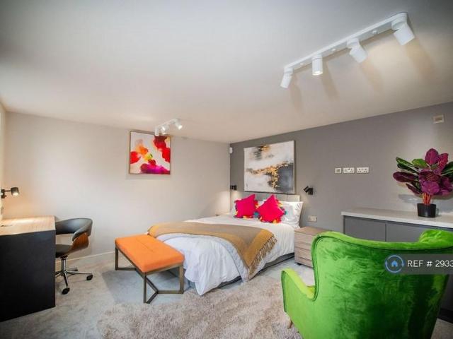 1 bedroom in a house share to rent