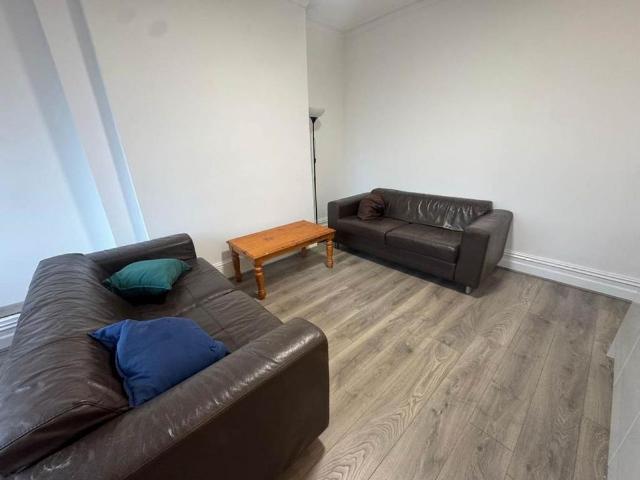 1 bedroom in a house share to rent