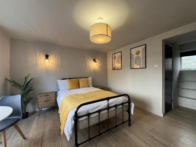 1 bedroom in a house share to rent