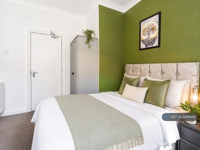 1 bedroom in a house share to rent