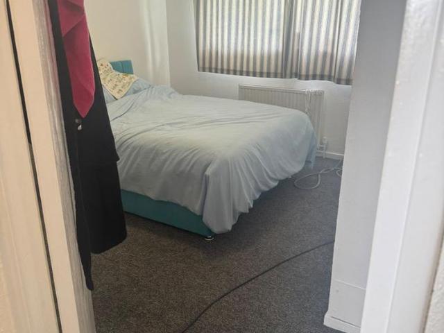 1 bedroom in a house share to rent