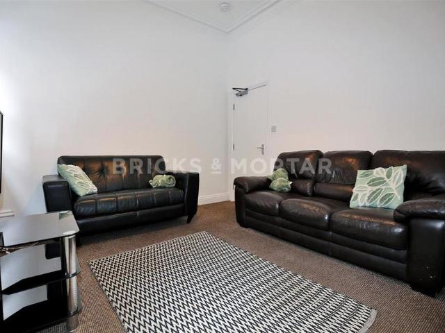 1 bedroom in a house share to rent