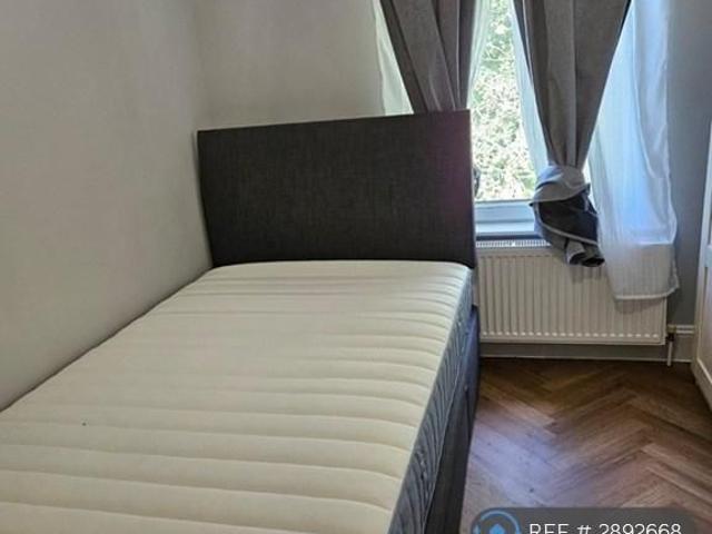 1 bedroom in a house share to rent