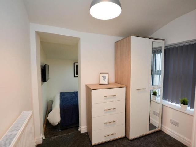 1 bedroom in a house share to rent
