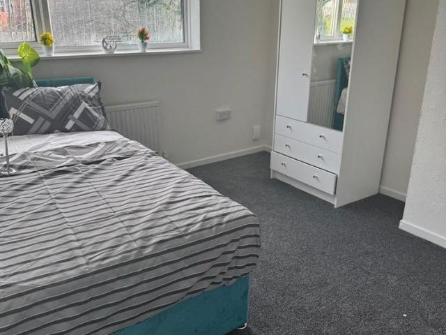 1 bedroom in a house share to rent