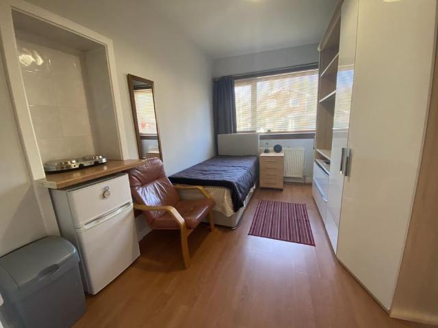 1 bedroom in a house share to rent