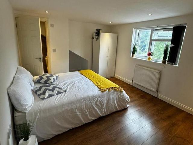 1 bedroom in a house share to rent