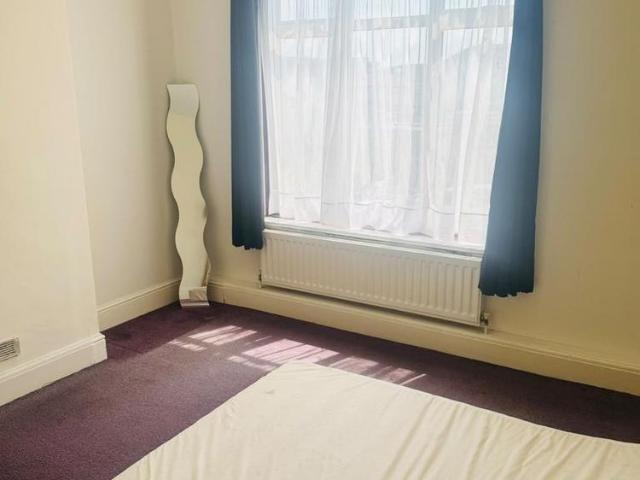 1 bedroom in a house share to rent