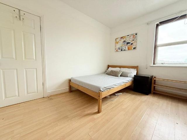 1 bedroom in a house share to rent