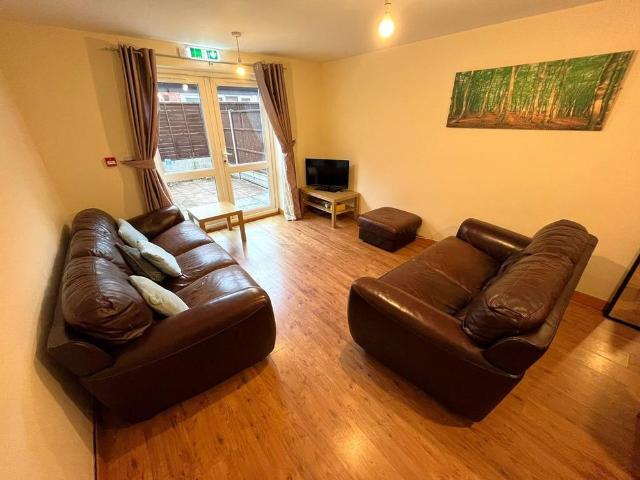1 bedroom in a house share to rent