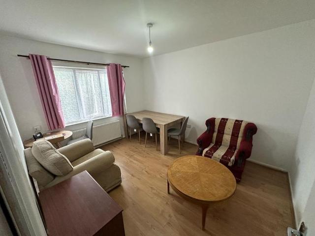 1 bedroom in a house share to rent